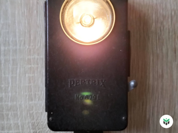 WW2 German Pertrix 679L flashlight for sale € 50 - Miltrade