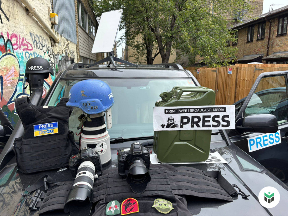 War Reporter Discovery 4 with Gear & Cameras for sale £ 70.000 - Miltrade