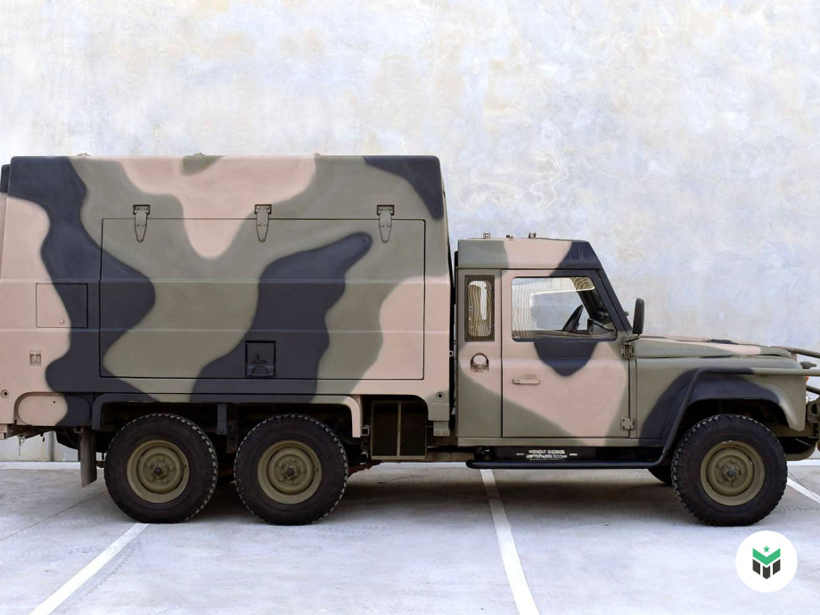 Rare Land Rover Defender 110 Perentie 6X6 AUS Army for sale € 48.000 ...