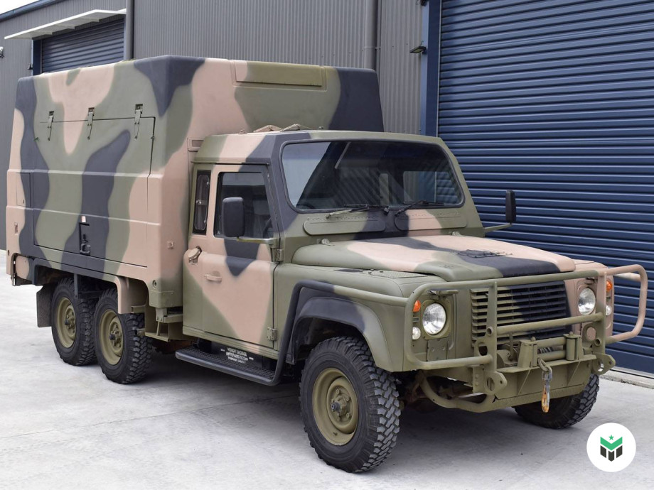 Rare Land Rover Defender 110 Perentie 6X6 AUS Army for sale € 48.000 ...